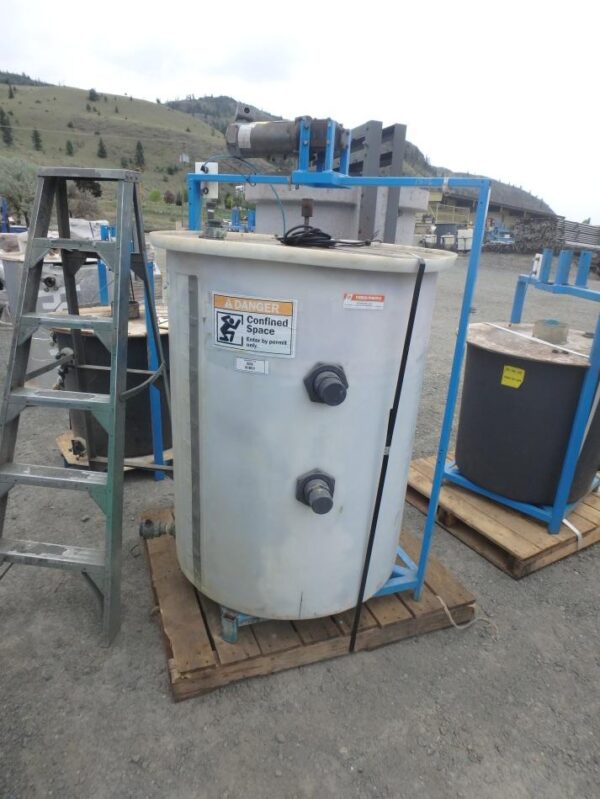 30" DIA. X 4' HIGH POLY MIXING TANK - Nelson Machinery & Equipment Ltd.