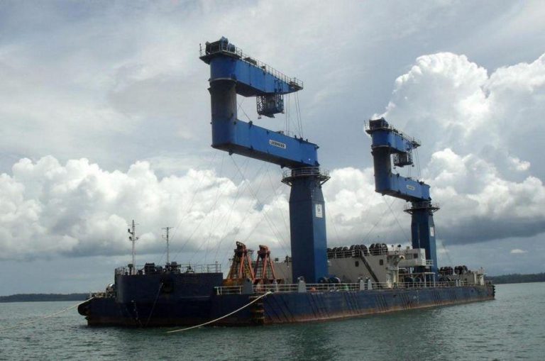 1200 TPH TRANSHIPMENT BARGE WITH CRANES - Nelson Machinery & Equipment Ltd.