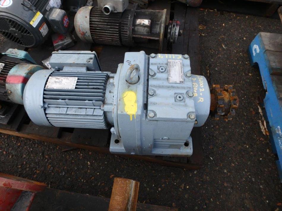 SEW-EURODRIVE INLINE REDUCER WITH 3 HP MOTOR - Nelson Machinery ...