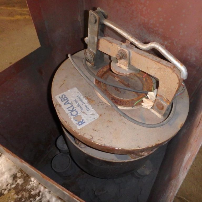 ROCKLABS RING AND PUCK PULVERIZER - Nelson Machinery & Equipment Ltd.