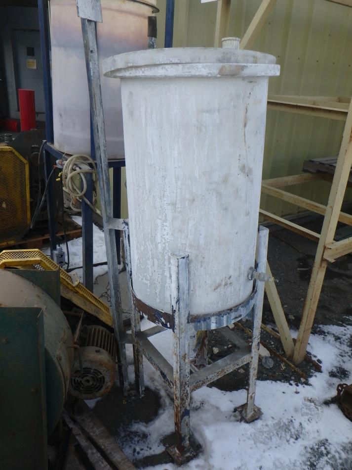 20" DIA. X 36" PLASTIC 55 GALLON TANKS - Nelson Machinery & Equipment Ltd.