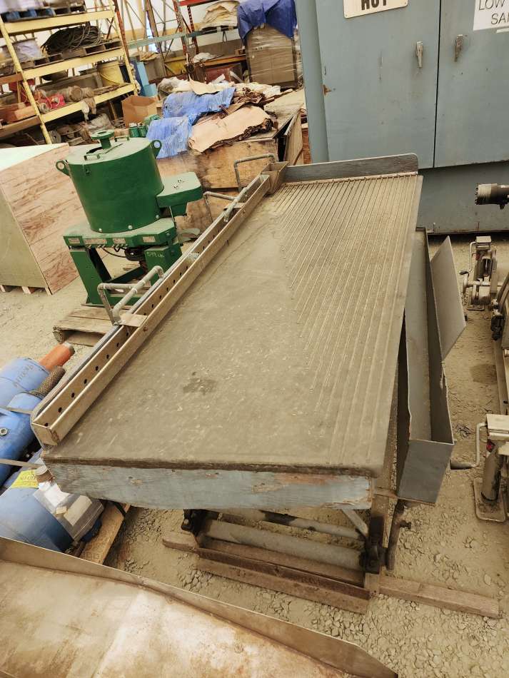 2.5' x 6' Concentrating Table - Nelson Machinery & Equipment Ltd.