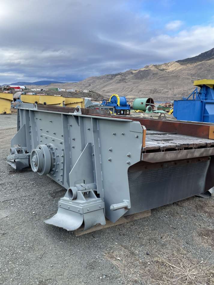 6' x 13'9" Deister Vibrating Screen - Nelson Machinery