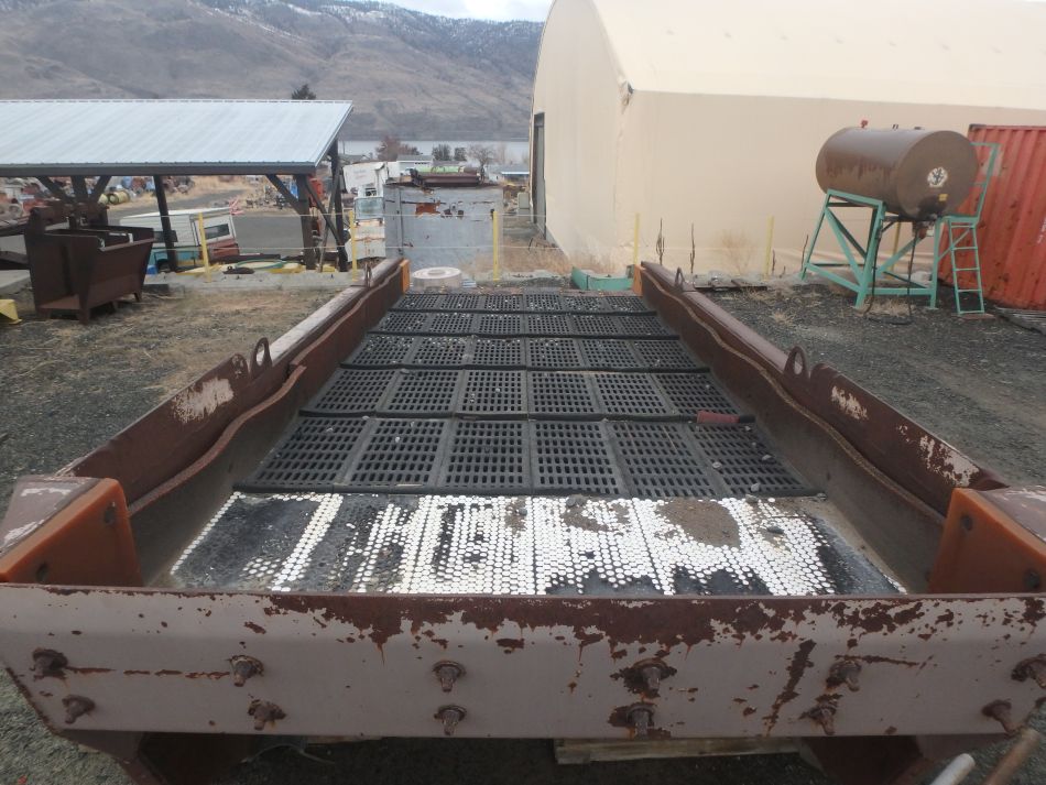 6' x 13'9" Deister Vibrating Screen - Nelson Machinery