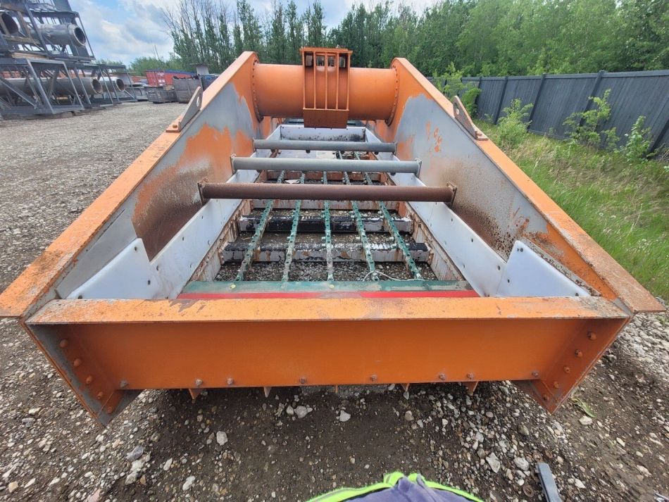 6' X 16' Horizontal Vibrating Screen - Nelson Machinery
