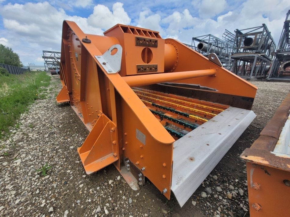 7' X 14' Horizontal Vibrating Screen - Nelson Machinery