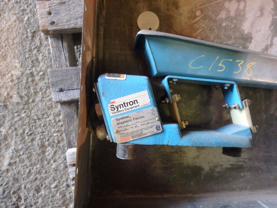 2.5" x 12" Syntron Magnetic Pan Feeder - Nelson Machinery & Equipment Ltd.