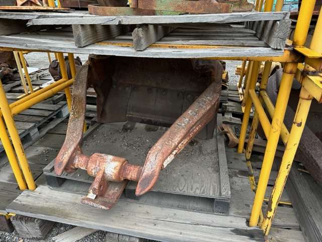 42" WIDE HEAVY DUTY SLUSHER BUCKETS - Nelson Machinery & Equipment Ltd.