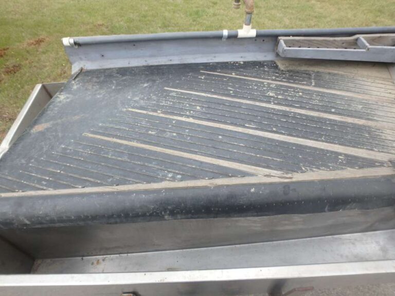 2' X 4' DEISTER CONCENTRATING TABLE - Nelson Machinery & Equipment Ltd.