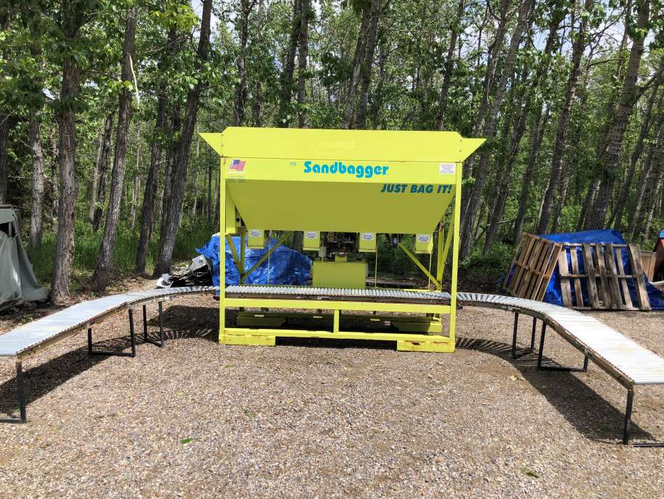 SANDBAGGER 4 BAG SYSTEM WITH CONVEYOR - Nelson Machinery & Equipment Ltd.