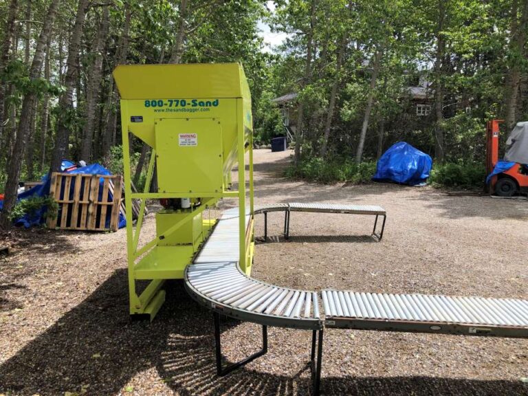SANDBAGGER 4 BAG SYSTEM WITH CONVEYOR - Nelson Machinery & Equipment Ltd.